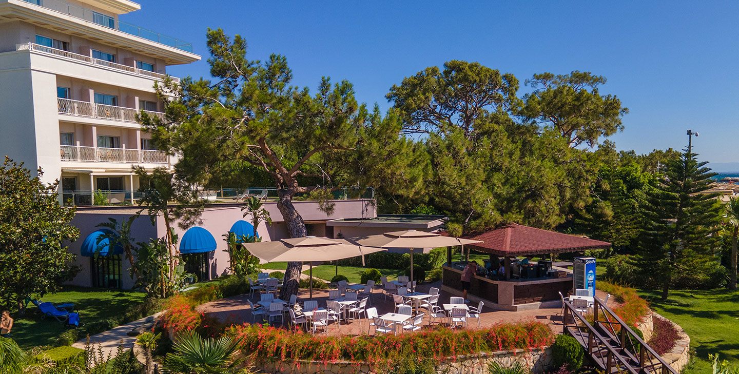 Entspannter Urlaub am Pool in der Era Pool Bar